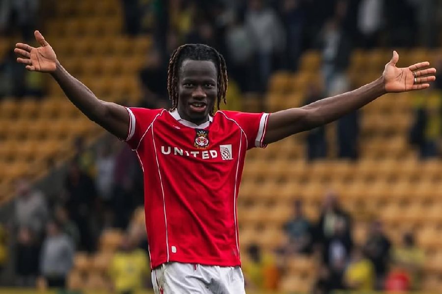 Issa Kaboré brille avec Wrexham et repart avec le titre d’Homme du ...